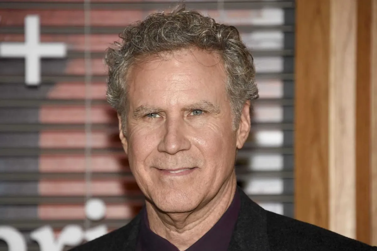 Yıldız komedyen oğlunun mezuniyetindeki en utanç verici ebeveyn olmayı ...