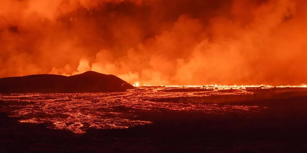 Iceland Volcano Eruption Raises Pollution Fears, Spa Evacuated