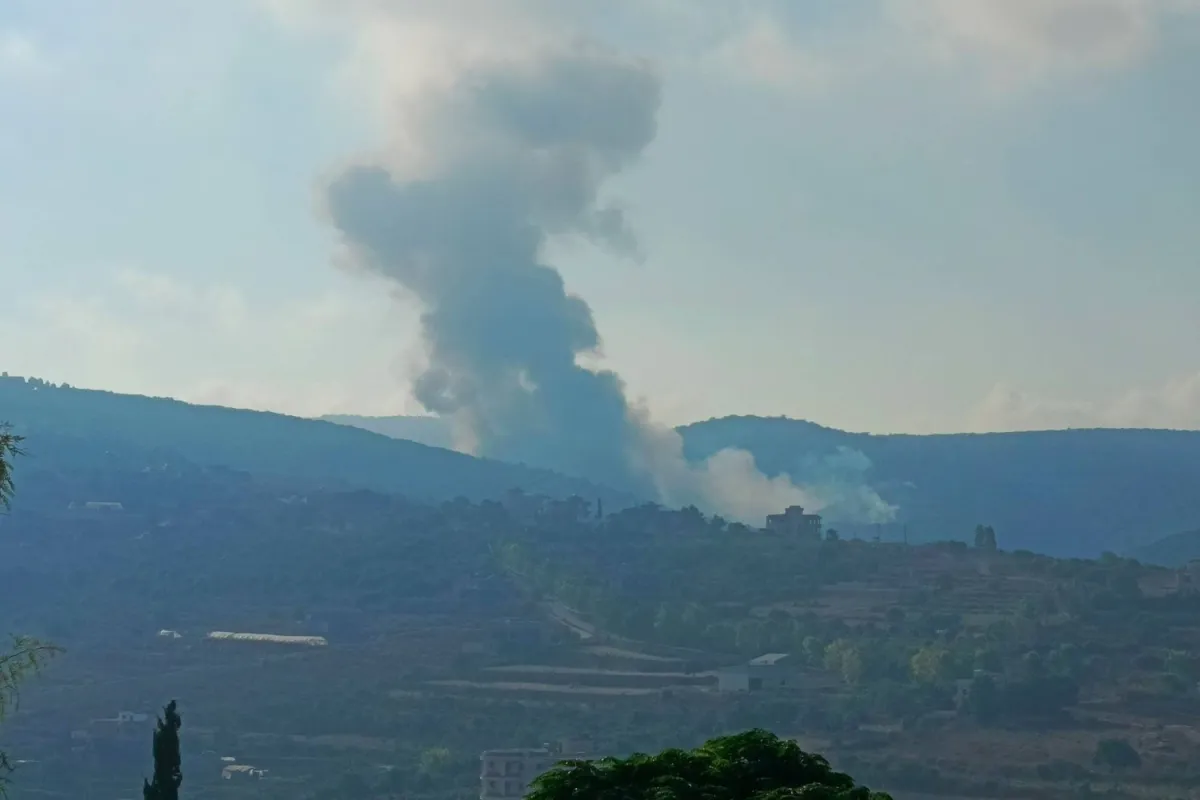 İsrail'in Güney Lübnan'a düzenlediği hava saldırısında aralarında bir ...