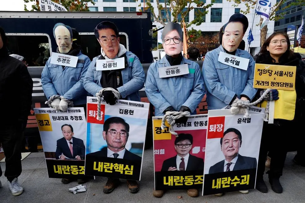 South Korean Prosecutors Detain Ex-Defense Chief over Martial Law ...