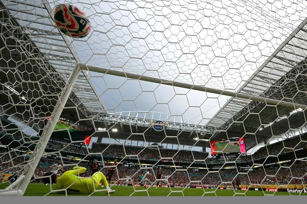 Kane Bags Double as Bayern Tame Flamengo to Set Up PSG Clash