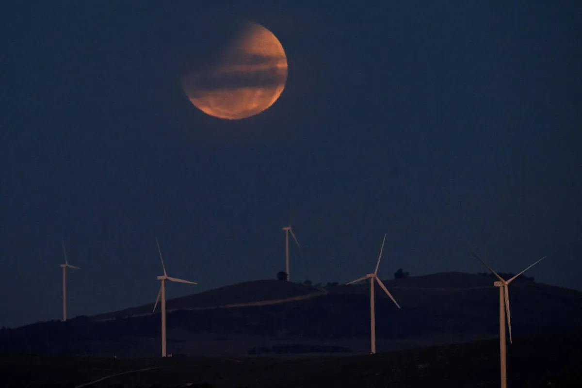 'Blood Moon' to Rise During Total Lunar Eclipse Sunday Night