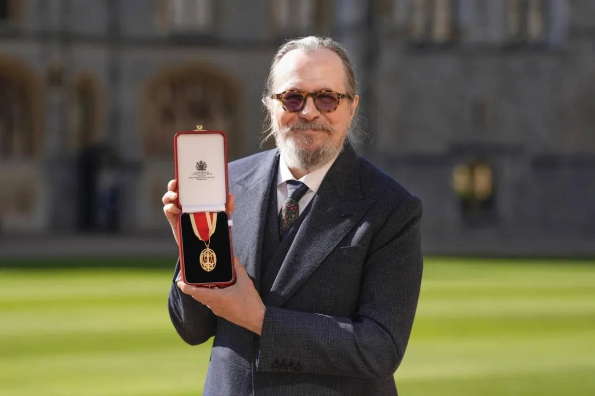 Gary Oldman, şövalye ilan edildiği "gerçeküstü" töreni anlattı