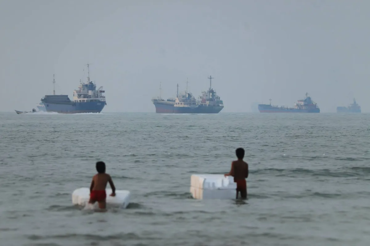 Iran Warns Oil Tankers to Use Approved Routes in Strait of Hormuz or ...